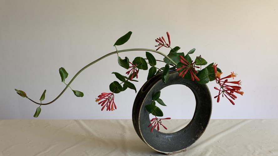 Demonstration Comparing and Contrasting Western Floral Design and ...